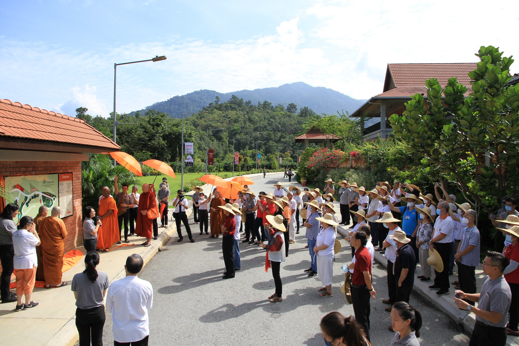 Buddhist leaders rejoice at Wisdom Park – Nalanda Buddhist Society