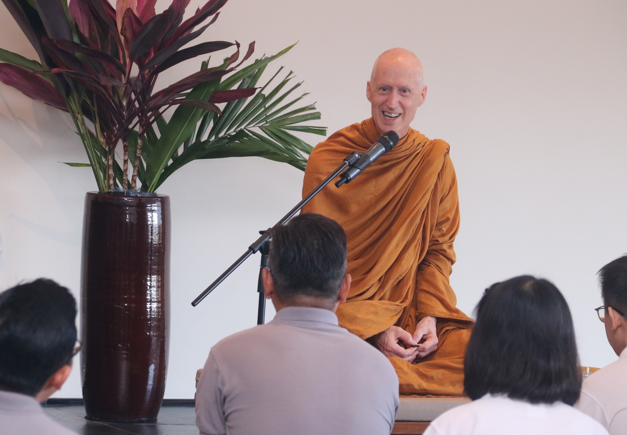 Reflections on Dhamma practice with Ajahn Pavaro – Nalanda Buddhist Society