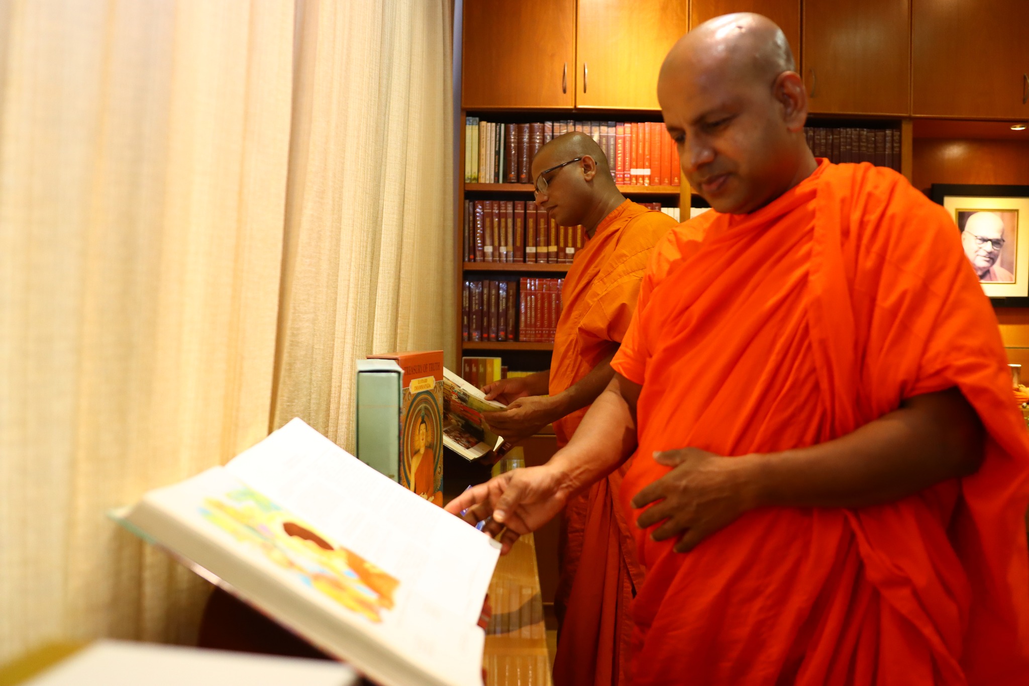 Arrival of venerable monks at Nalanda Centre – Nalanda Buddhist Society
