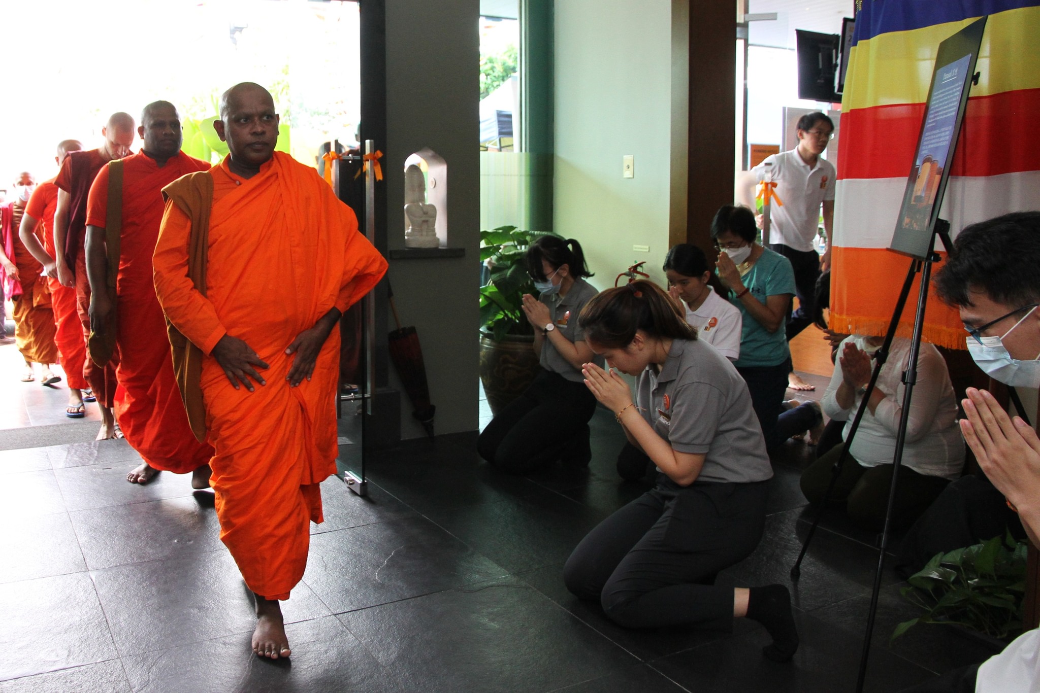 Hosting 12 Sri Lankan scholar monks – Nalanda Buddhist Society