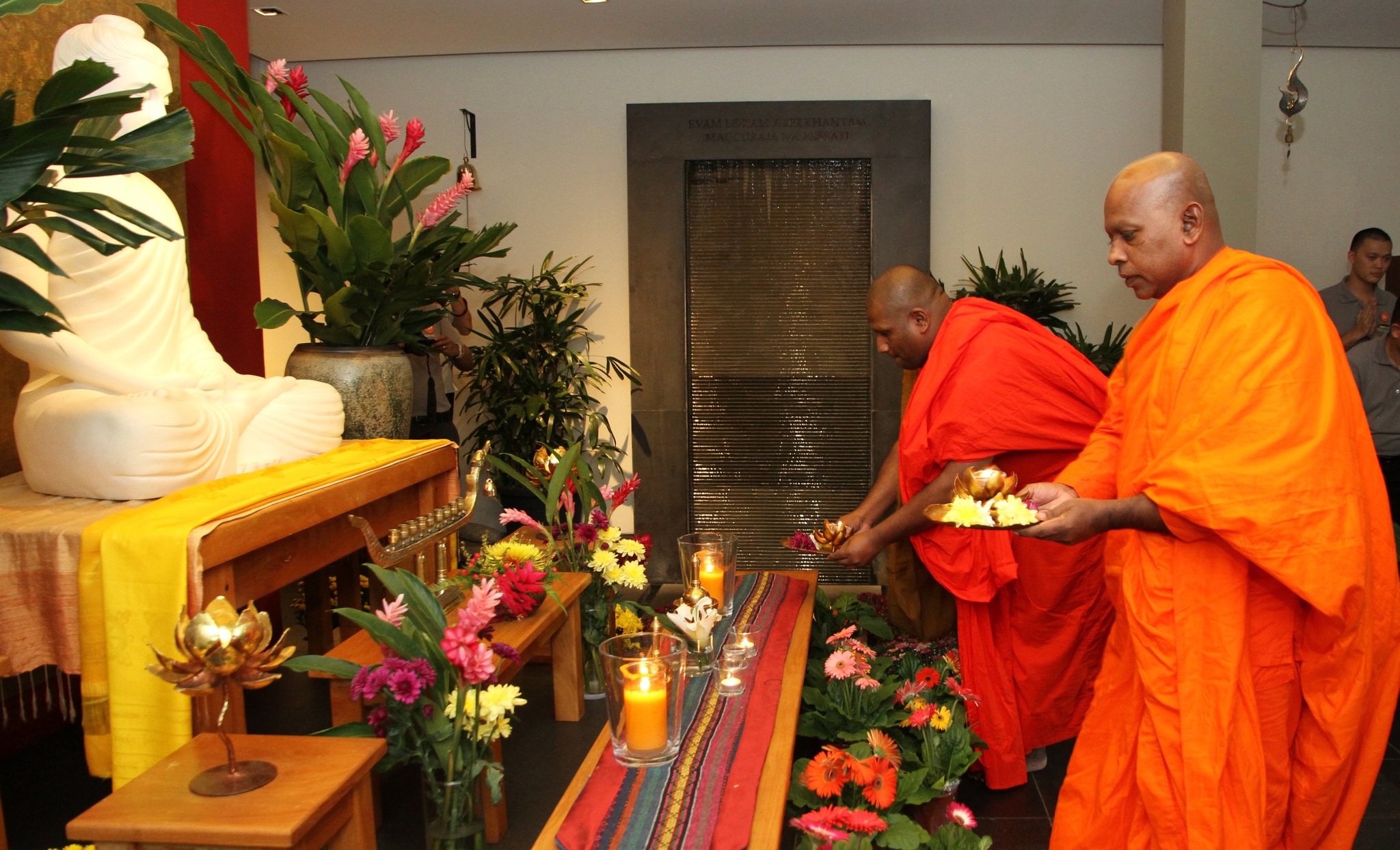 Hosting 12 Sri Lankan scholar monks – Nalanda Buddhist Society