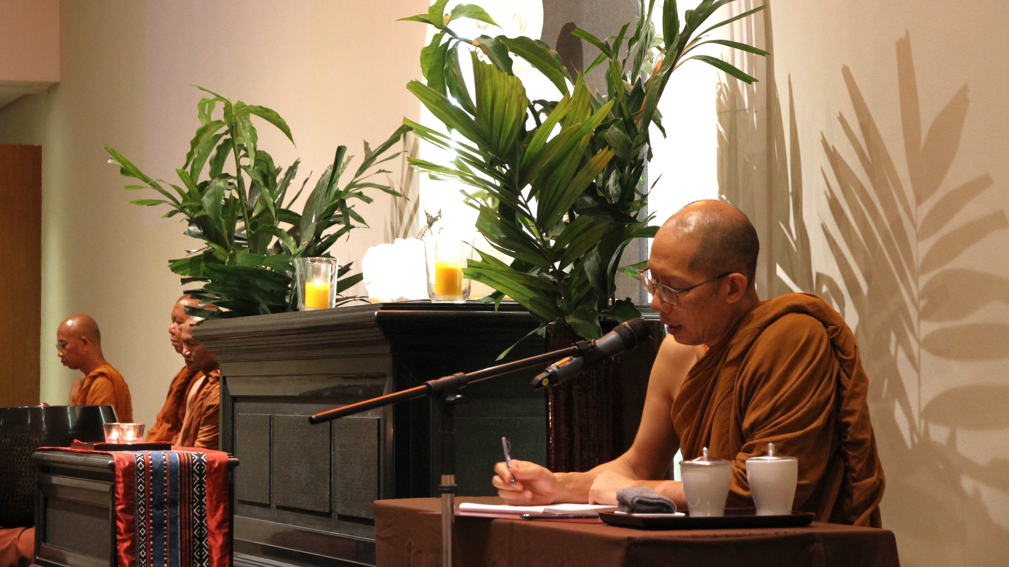 Evening service with Luang Por Lai Thipadhammo – Nalanda Buddhist Society