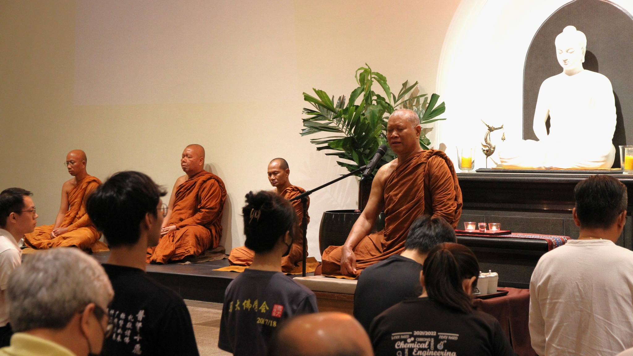 Evening service with Luang Por Lai Thipadhammo – Nalanda Buddhist Society