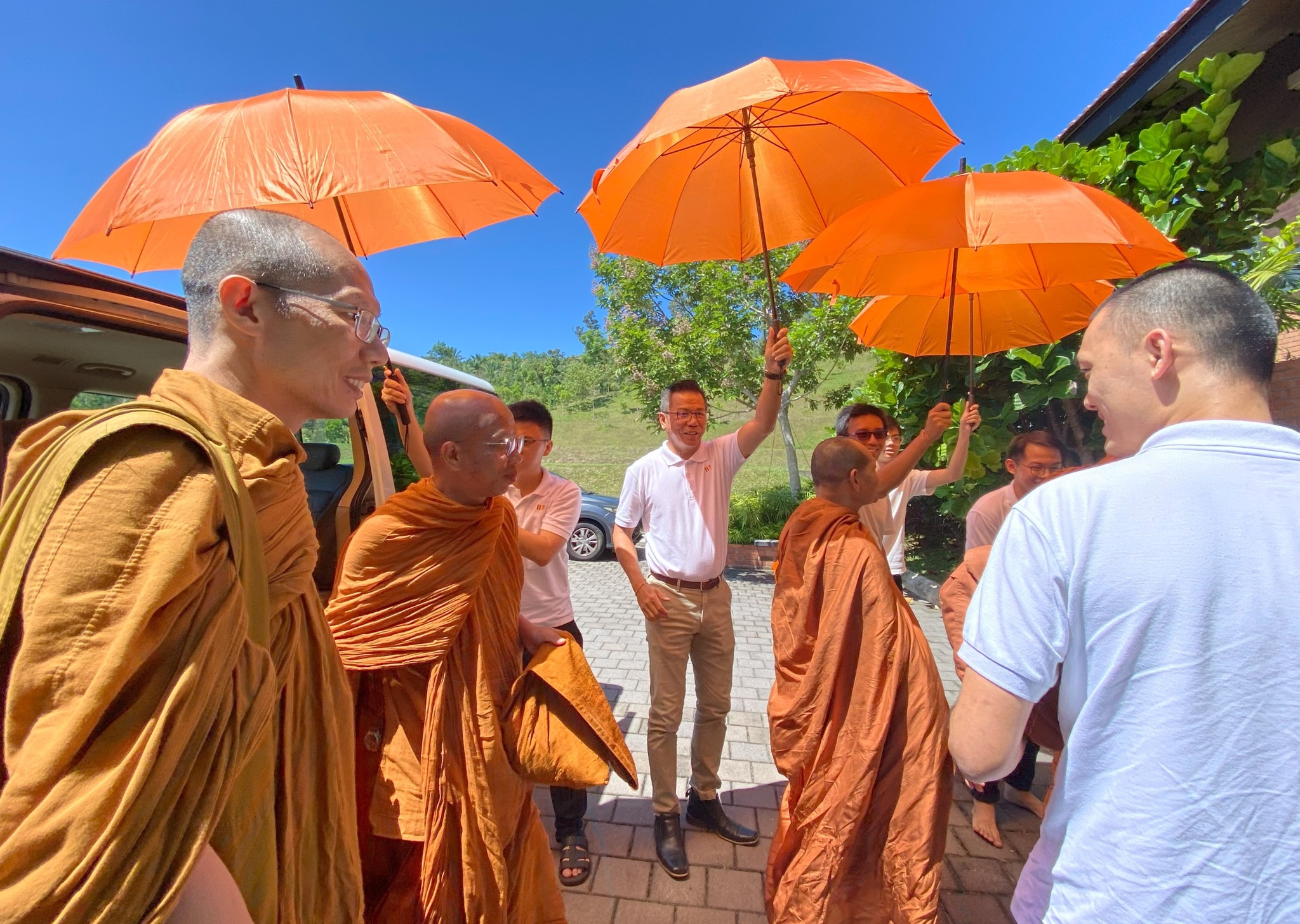Thai forest monks visit Wisdom Park – Nalanda Buddhist Society