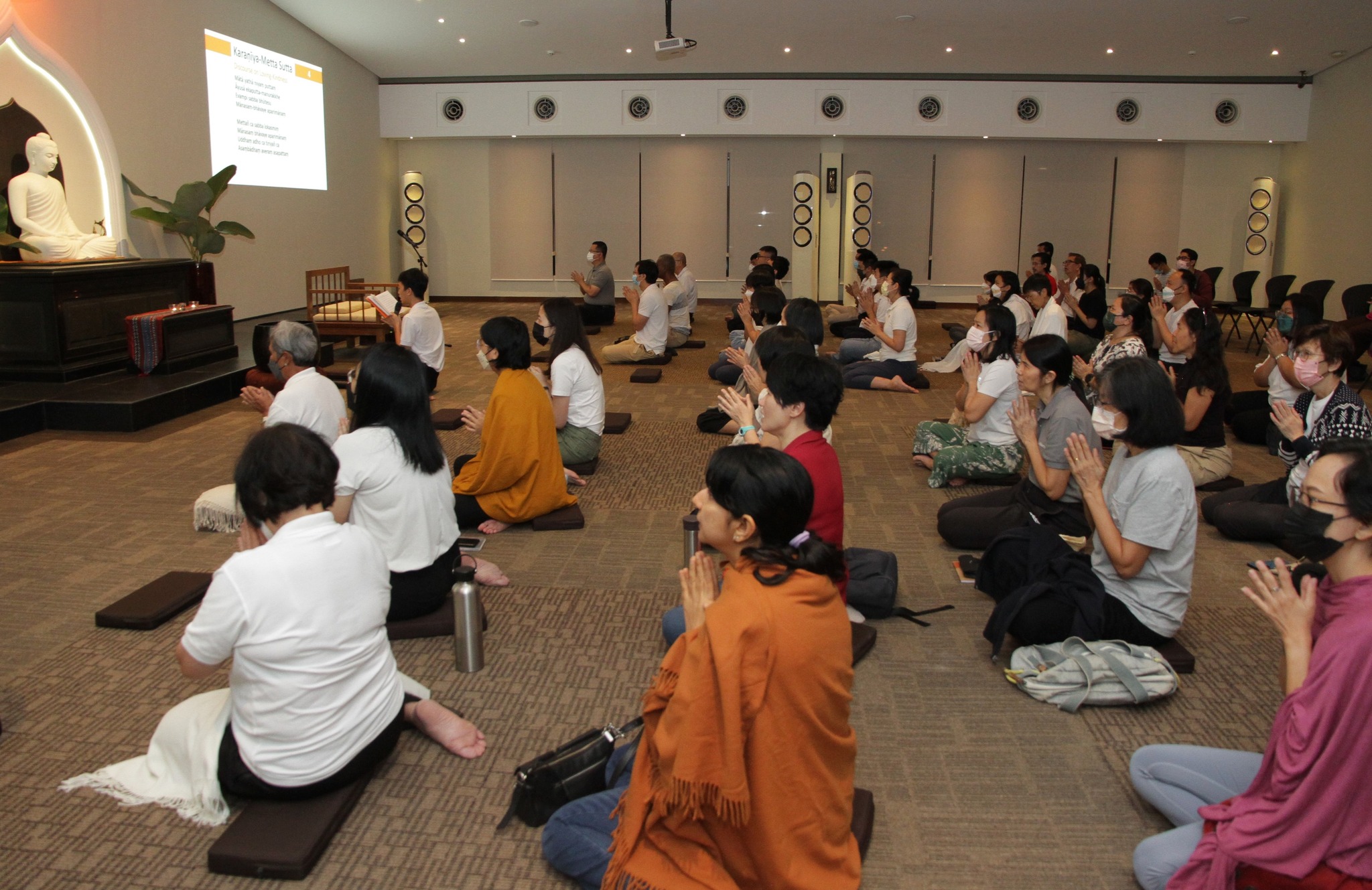 Luang Por Viradhammo talks about awareness – Nalanda Buddhist Society