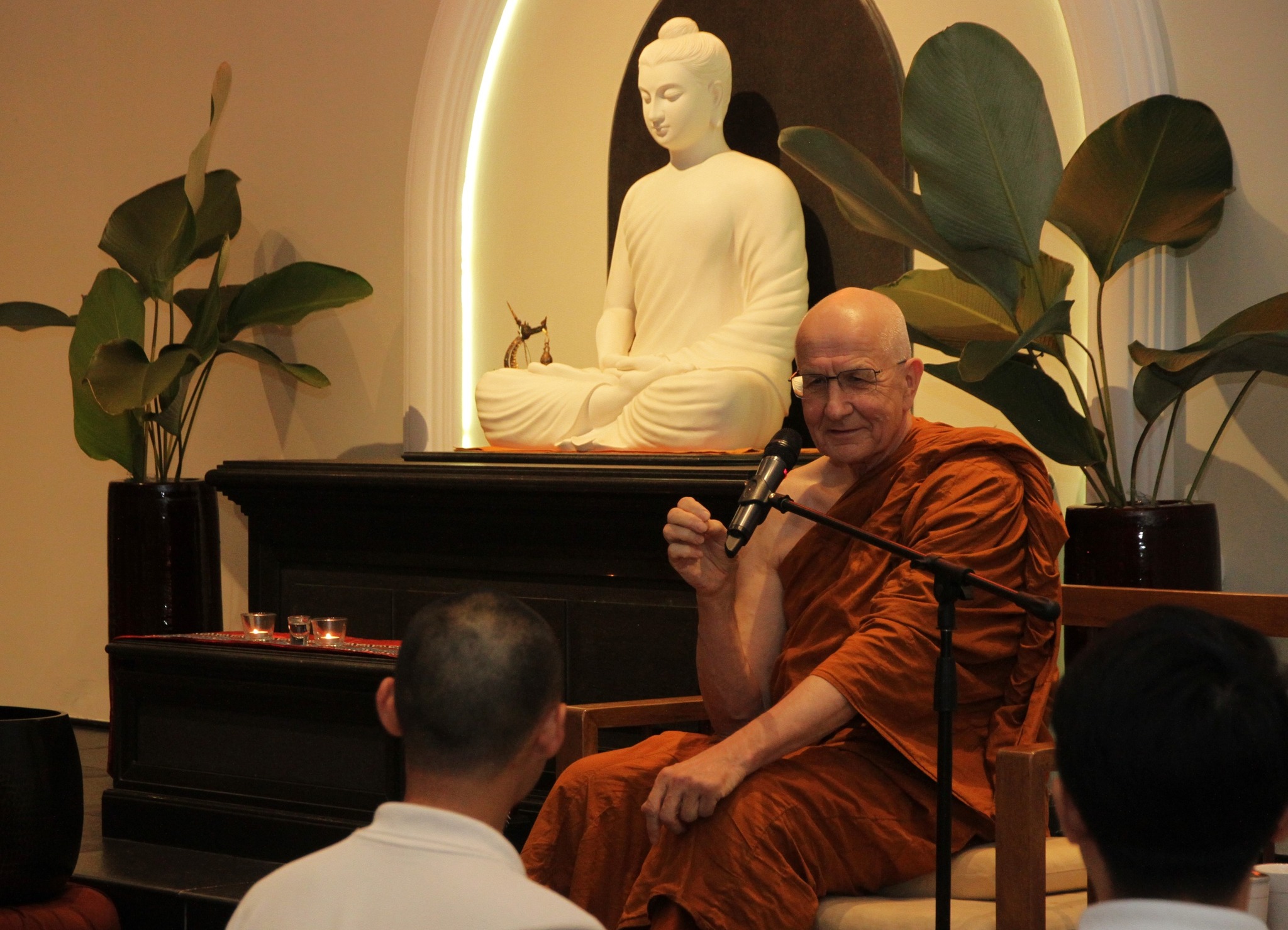 Luang Por Viradhammo talks about awareness – Nalanda Buddhist Society